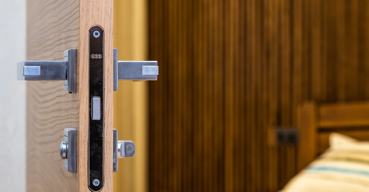 How to Lock Your Hotel Room Door for Maximum Security - Hotel Chantelle