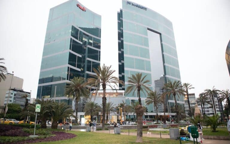 Who Owns and Operates Marriott Hotel Franchises? - Hotel Chantelle