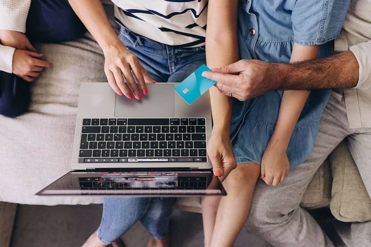 using-a-parent-s-credit-card-to-check-into-a-hotel-what-to-know