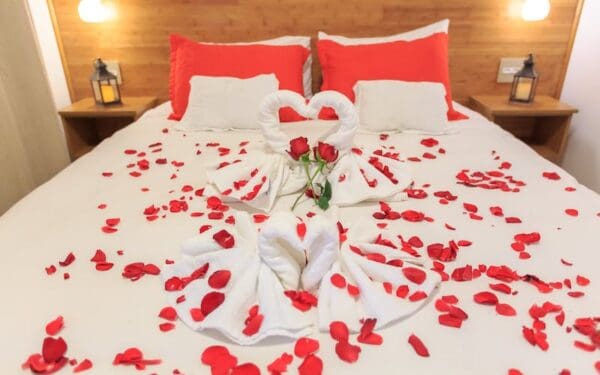Romantic Hotel Room Ideas to Surprise Your Man - Hotel Chantelle