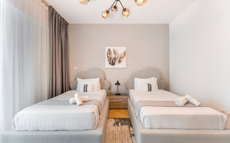 Is it Cheaper to Book a Hotel Room for One Person or Two? - Hotel Chantelle